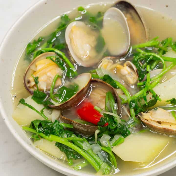 Filipino Clam Soup (Tinolang Halaan)