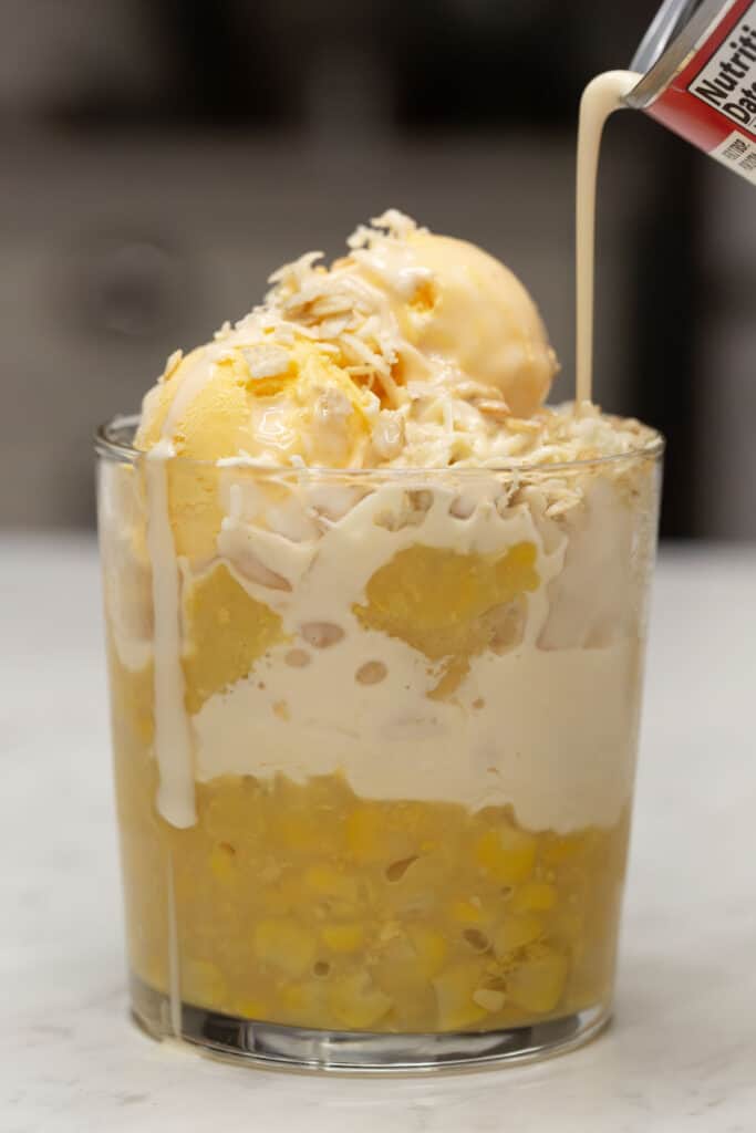 Mais con Yelo (Corn Shaved Ice Dessert)