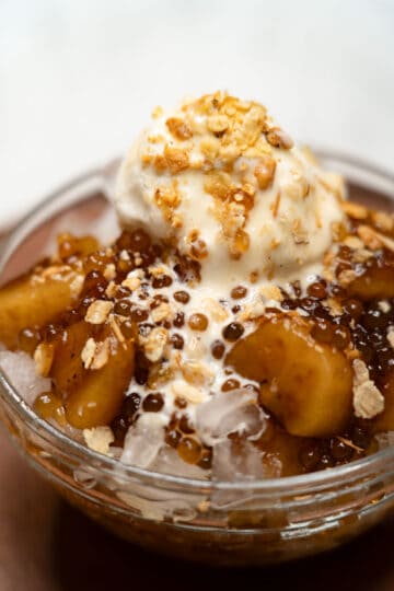 Saging con Yelo (Sweetened Bananas with Ice and Milk)