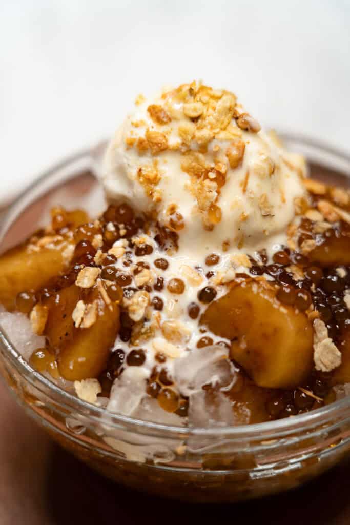 Saging con Yelo (Sweetened Bananas with Ice and Milk)